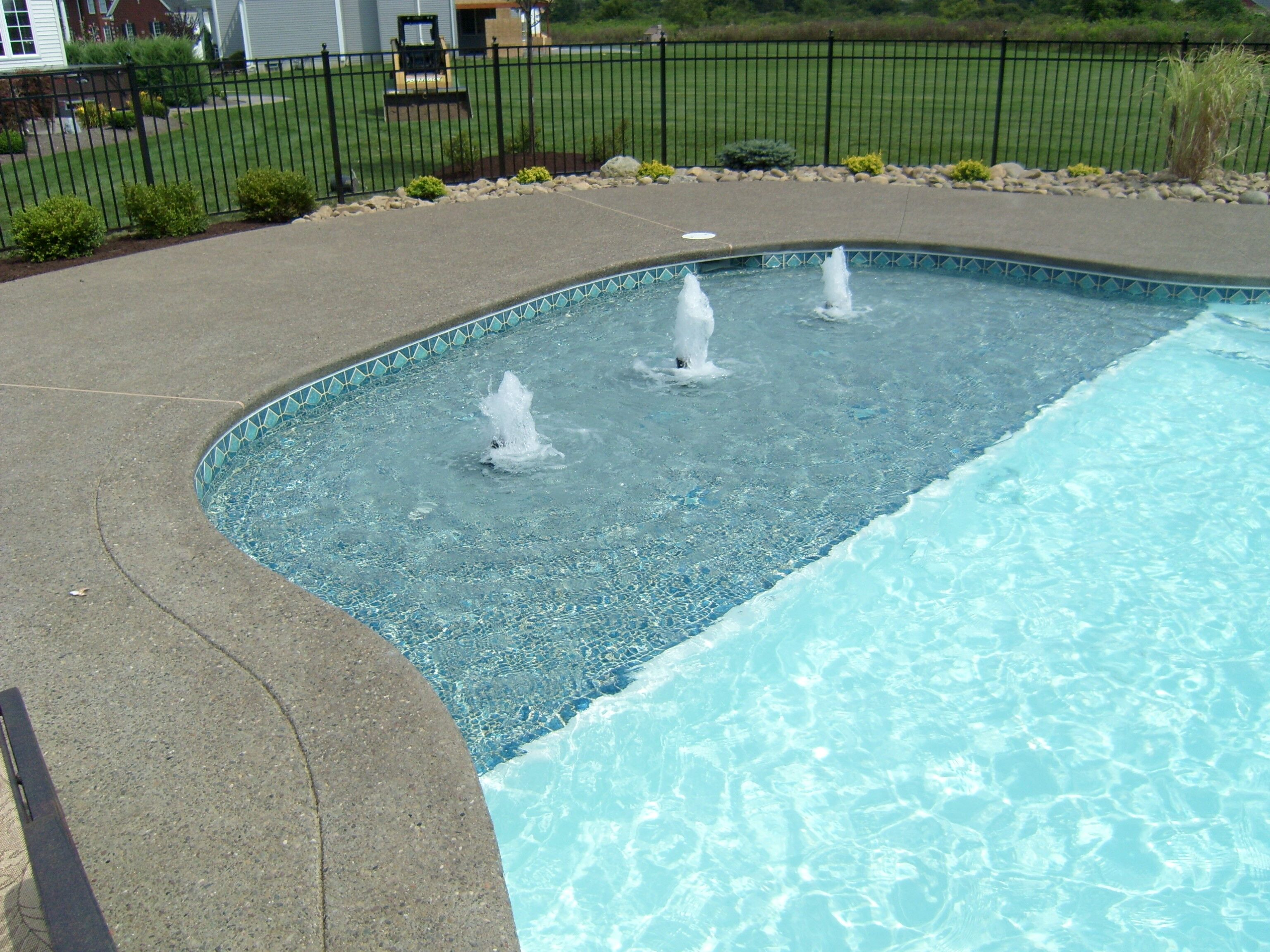 sun shelf fountain – Glamour Pools